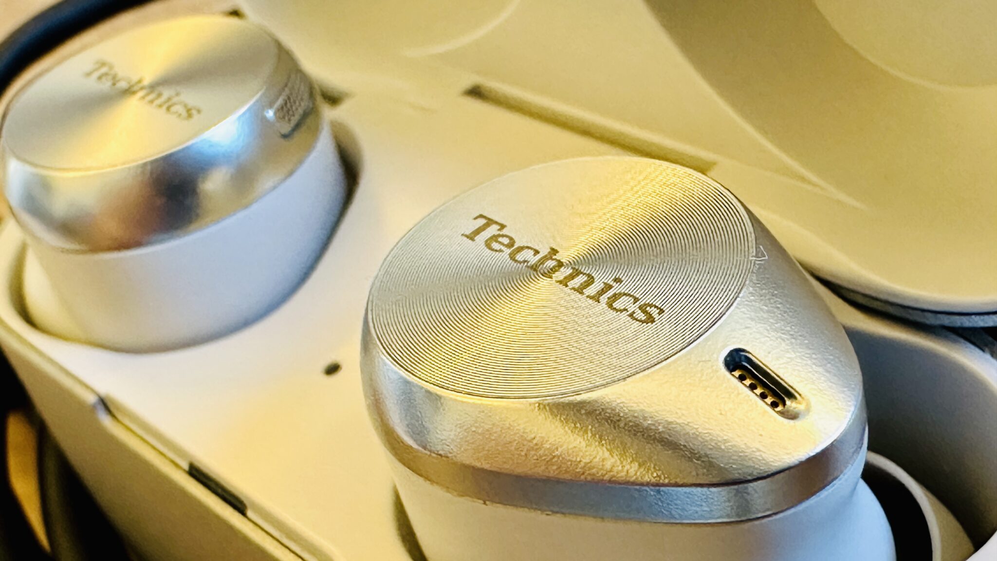 Technics AZ80 Review (2025): Real Audiophile Sound in a Modern Flagship TWS